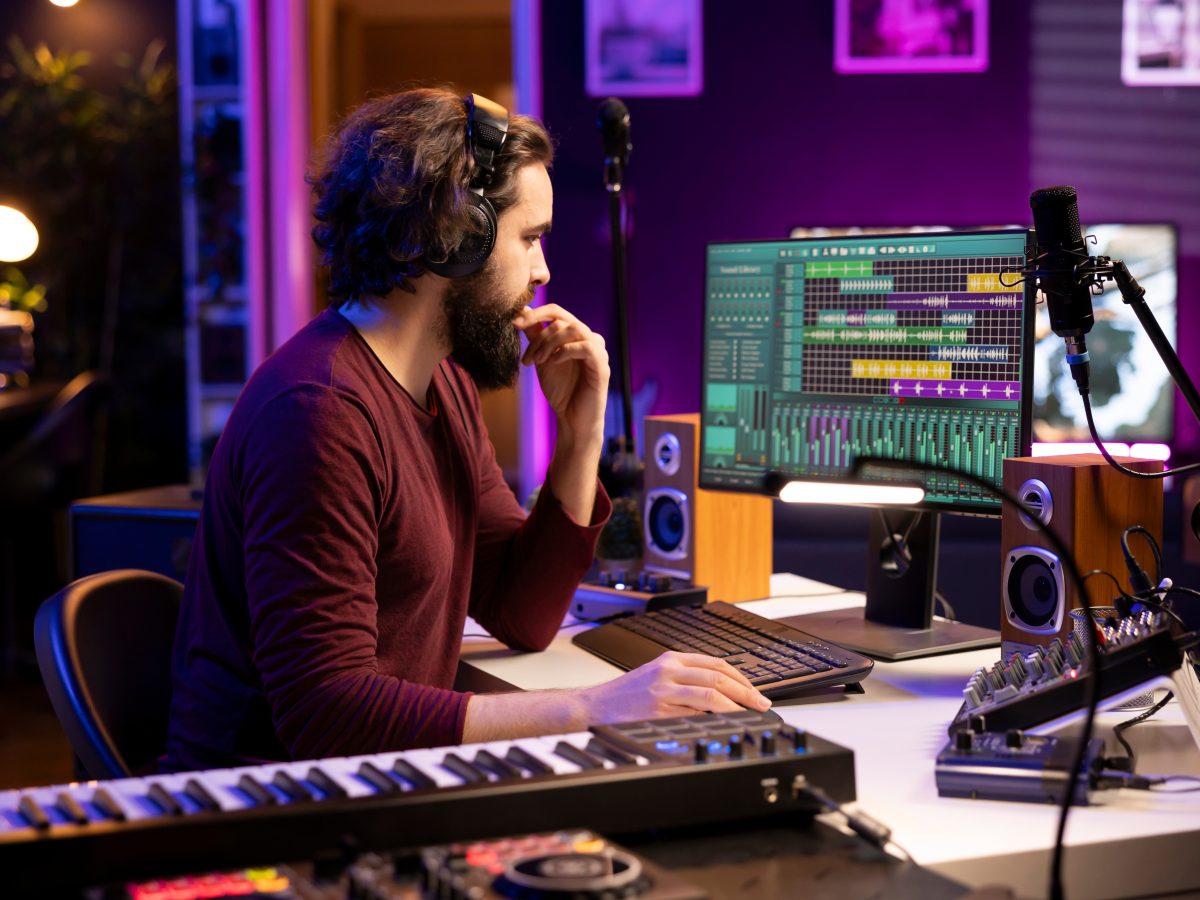 Studio Monitor Buying Guide: Find the Right Monitors for Your Studio ...